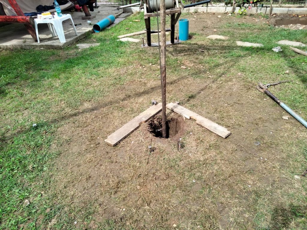 EXECUTAM FORAJE PUȚURI (fantani), pe teava PVC albastra, neagra ...